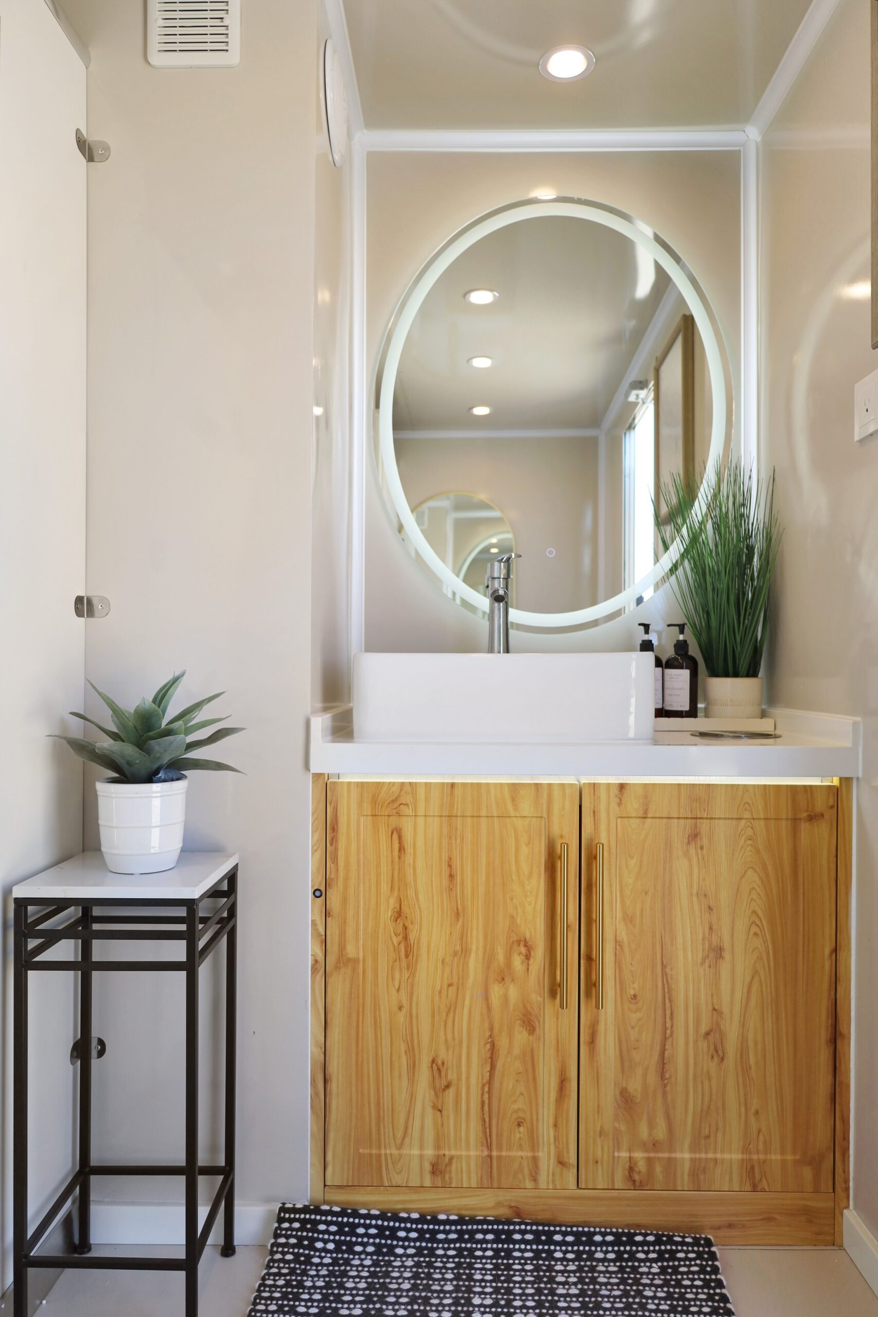 Radiant Luxury Restrooms – Elevate Your Event